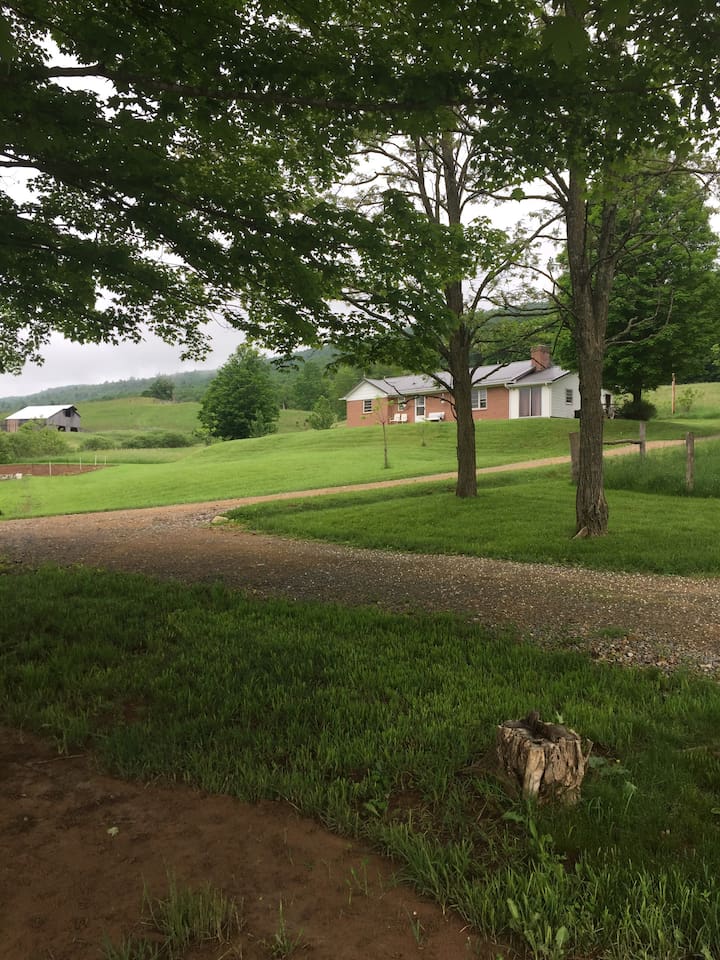 Dunmore Home with a View - Pocahontas County, WV